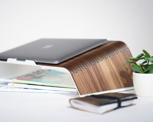 Oakywood Wooden Laptop Dock - Walnut- Wooden Amsterdam
