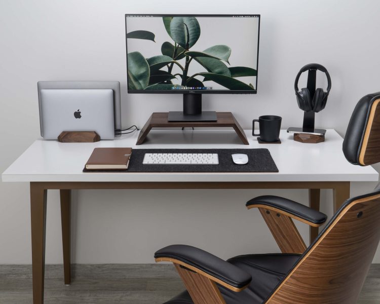 OAKYWOOD Dual Laptop Dock | Walnut | NEW at Wooden Amsterdam