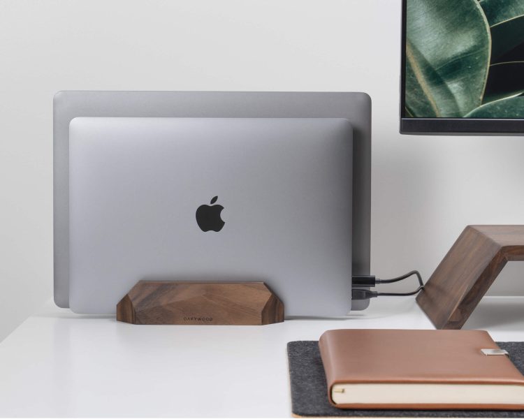 OAKYWOOD Dual Laptop Dock | Walnut | NEW at Wooden Amsterdam