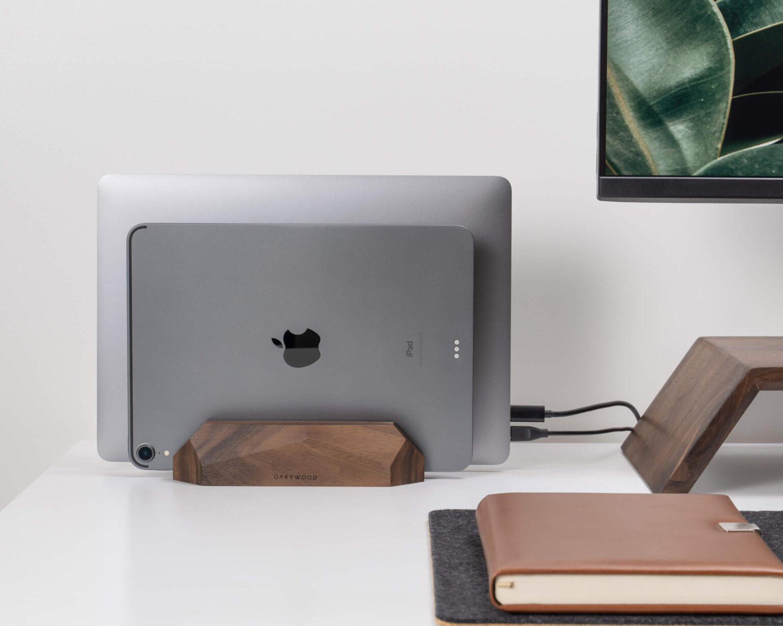 Oakywood Wooden Laptop Dock - Walnut- Wooden Amsterdam