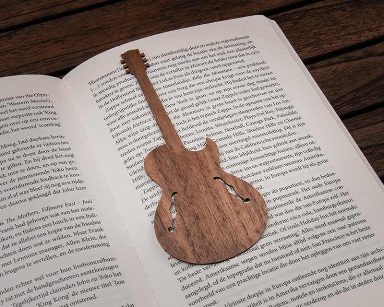 Bookmark Guitar - Walnut - Wooden Amsterdam